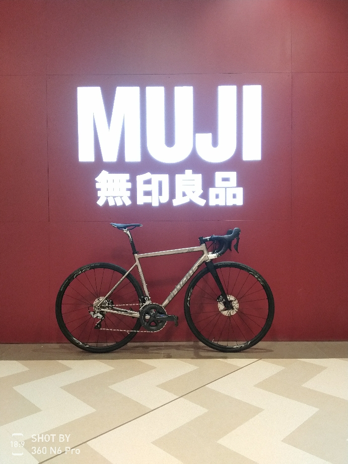 用激情致敬经典 Hi-Light R8钛合金碟刹公路车评测|钛合金车架|公路车|骑行装备与器材 - 美骑网|Biketo.com